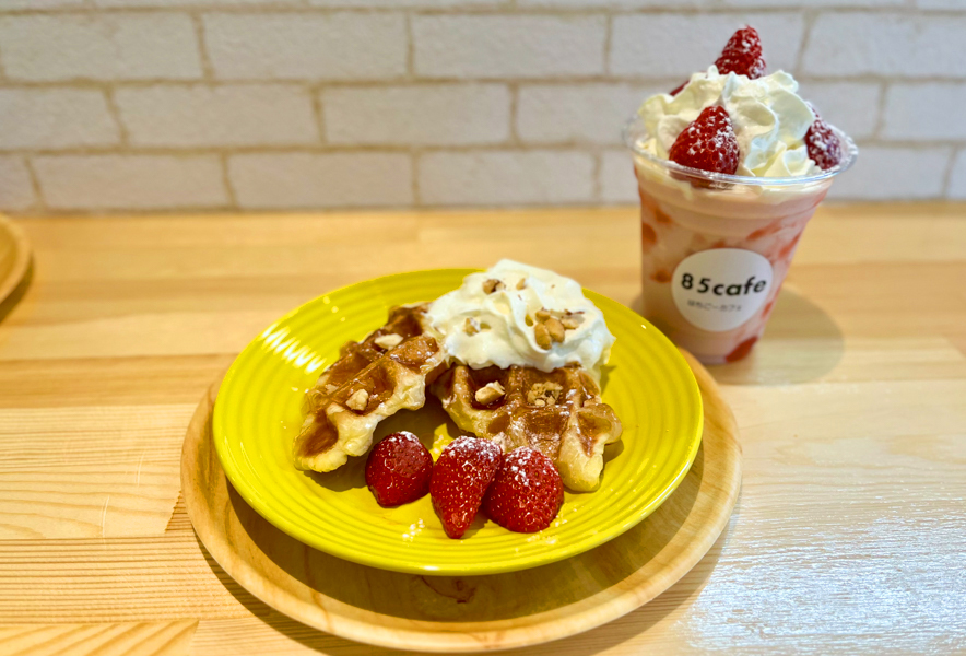 【田川】地域の人がくつろげる場所。85cafeのクロッフルといちごシェイク - 筑豊情報マガジンWING