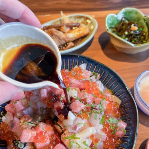 【田川】まるで海の宝石箱のよう！駅舎ダイニングKAZUの海鮮丼 - 筑豊情報マガジンWING