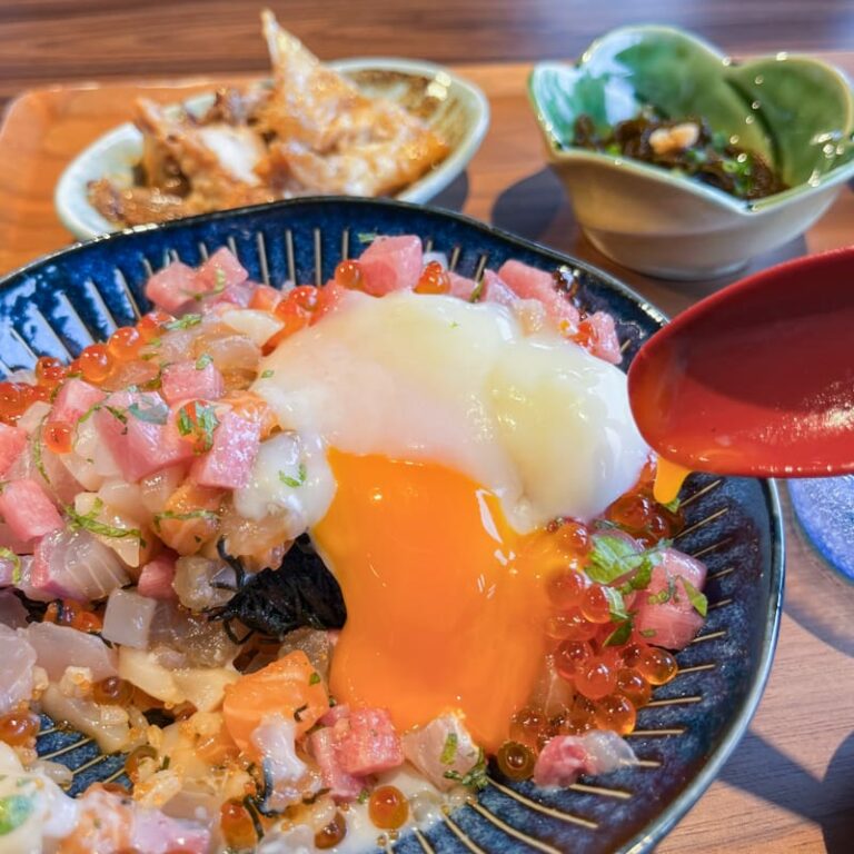 【田川】まるで海の宝石箱のよう！駅舎ダイニングKAZUの海鮮丼 - 筑豊情報マガジンWING