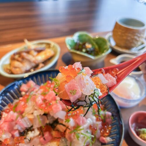 【田川】まるで海の宝石箱のよう！駅舎ダイニングKAZUの海鮮丼 - 筑豊情報マガジンWING