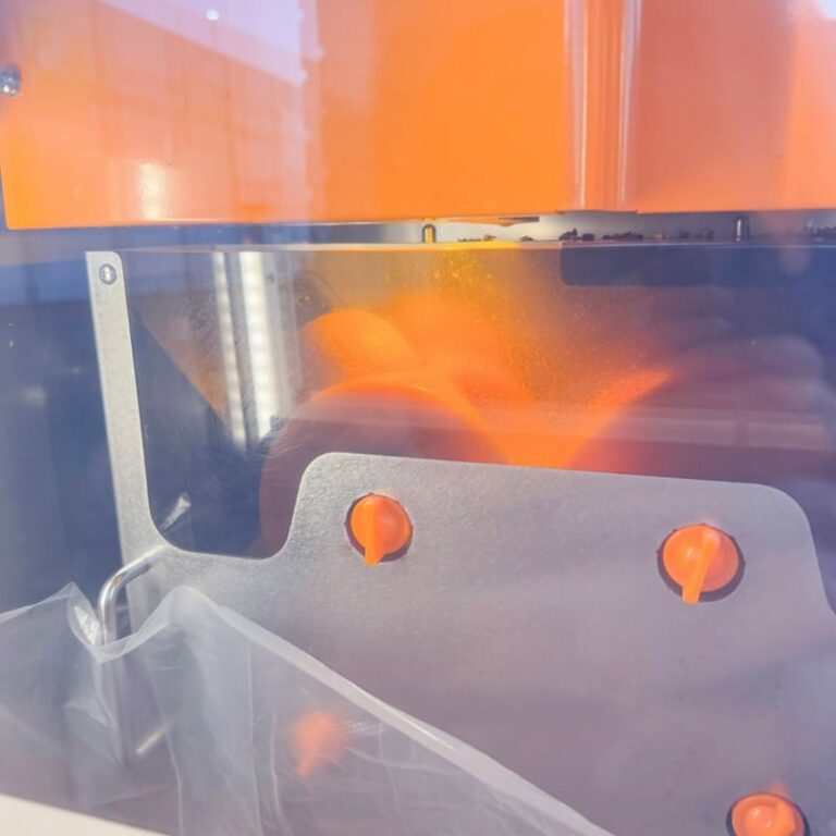 【飯塚】その場でオレンジを生絞りする自販機！！IJOOZの100％オレンジジュース - 筑豊情報マガジンWING